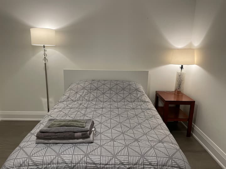 Bedroom With Private Bathroom - Toronto