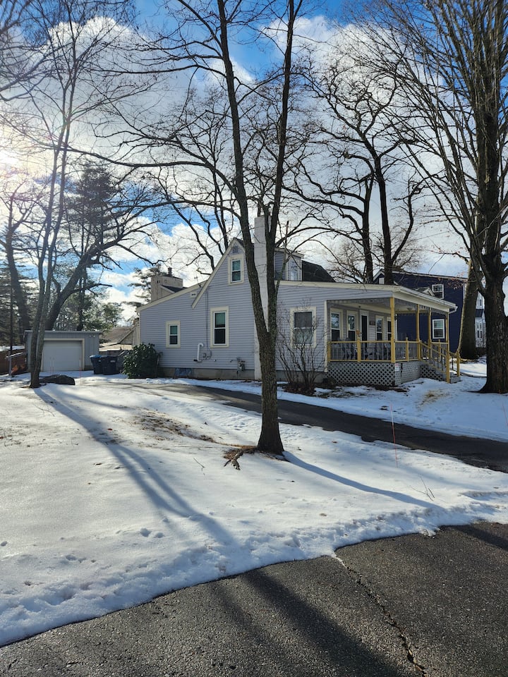 Spacious Lakeview Cape - Belmont, NH