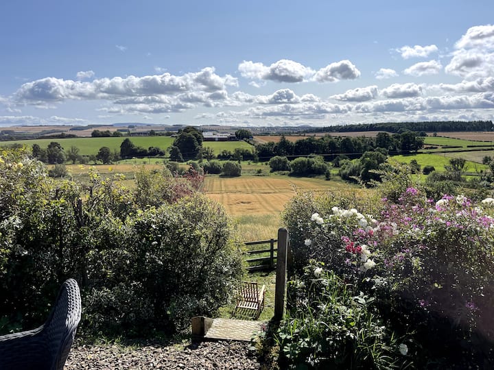 Gardenbank, Views, Walks, Tennis Court,logburner - Kelso