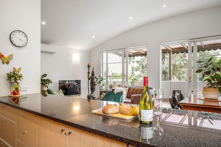 House Walk To Mcg, Bars And Dining 2 Queen Beds - St Kilda
