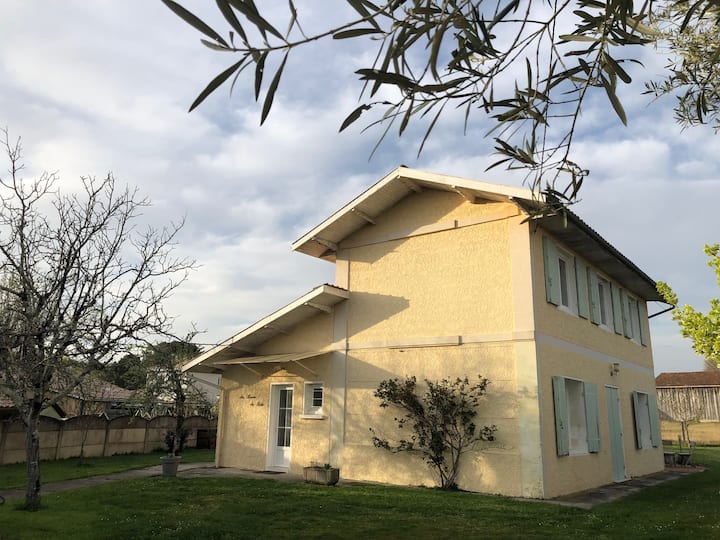 Maison Au Calme, Avec Jardin - Salles