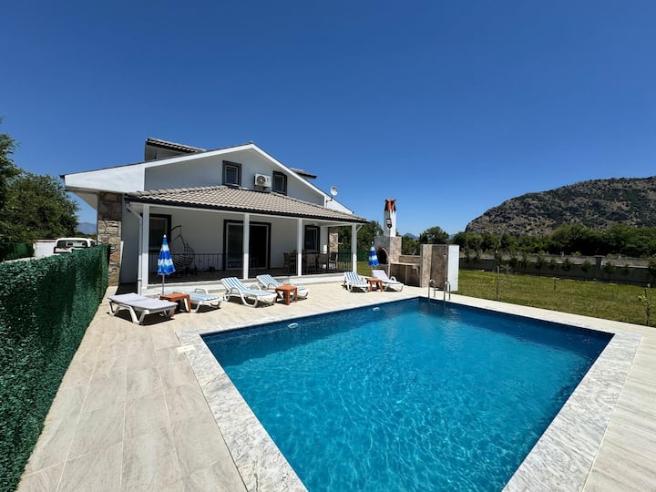 Villa Irem No:1 Dalyan'da 4 Yatak Odalı Havuzlu - Dalyan