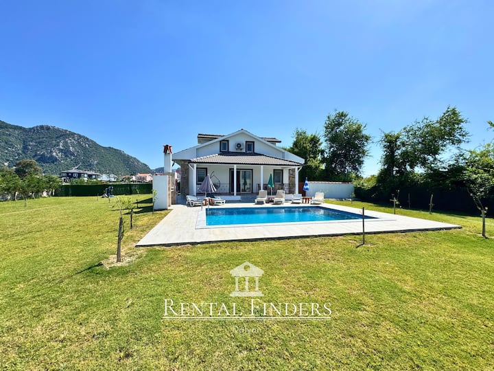 Villa Irem No:1 Dalyan'da 4 Yatak Odalı Havuzlu - Ekincik Koyu
