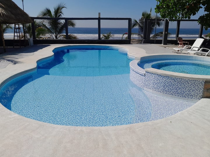 Rancho New Nest Beach House  Beachfront - La Libertad