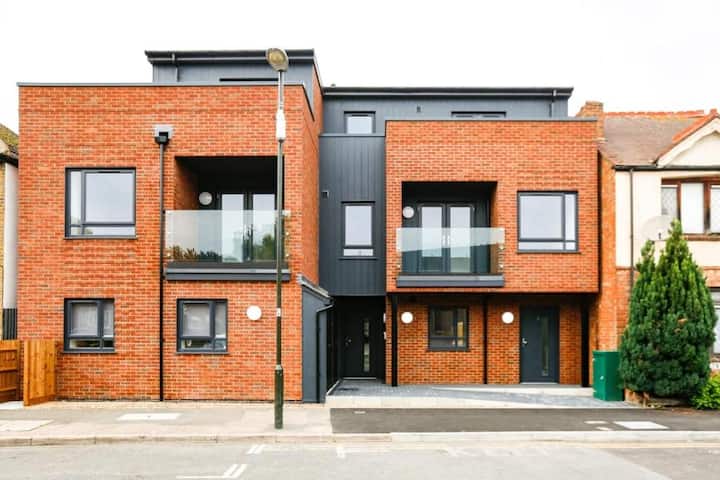Family Stay 3br | Self Check-in | Pets | Wimbledon - Surbiton