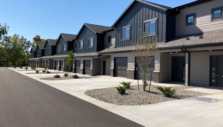 The Meadows At Keefer Creek Condo - Fort Wayne, IN