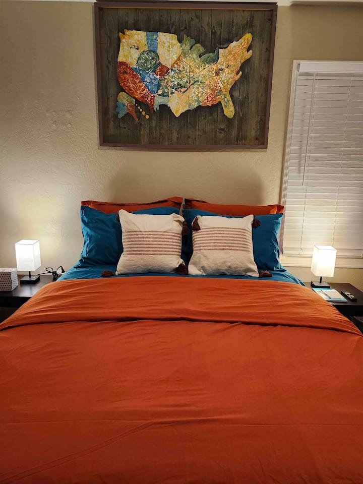 Freeport Manor: A Comfy Home Close To Downtown - Sacramento, CA