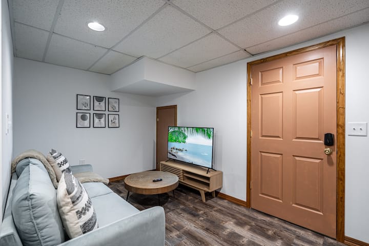 Private Studio Room - Monthly Stays - Milwaukee, WI