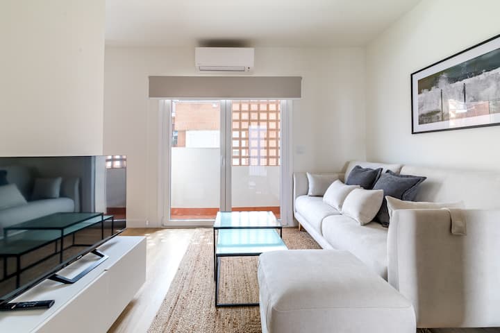 One Bedroom Apartment In Plaza Castilla - Standard - Madrid