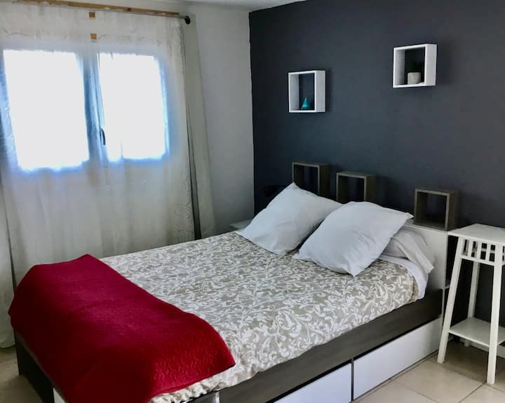 Studio Meublé Tout Confort 2pers - Saint-Laurent-d'Aigouze