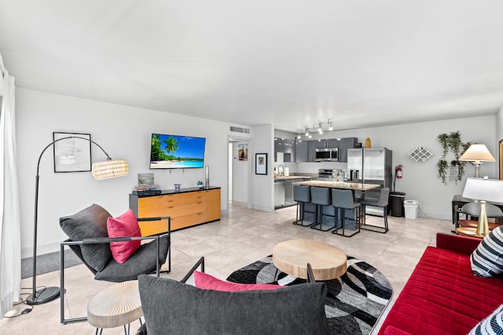 Charming 2br Cottage Near Downtown & Beach - Lake Clarke Shores, FL