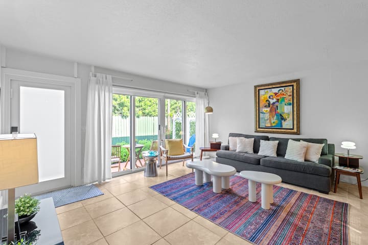 Stylish 2br In West Palm • Mins To Beach & Shops. - Palm Beach, FL