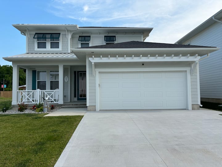 Sunnyside Beach House In Kokomo 7 Beds 10 Guests - Port Stanley