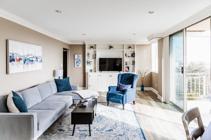 Stylish Condo, Skyline Views, Free Parking & Gym - Arlington, VA