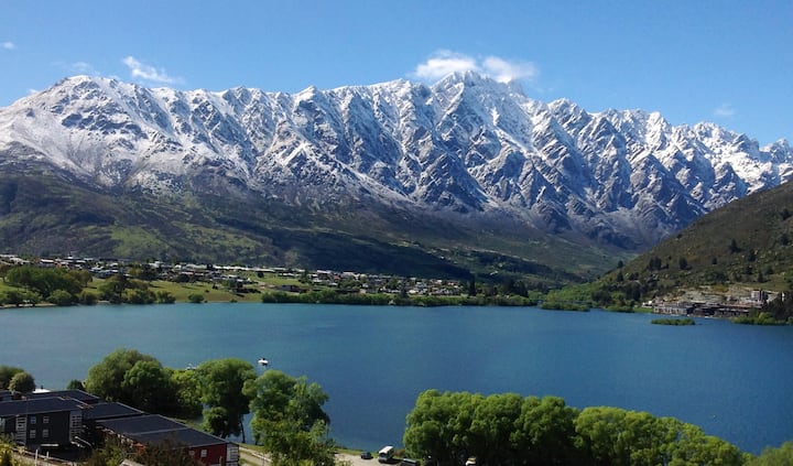 Remarkable Mountain & Lake Views
1 Bed, 1 Bathroom - Queenstown