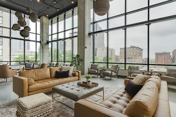 Luxury Downtown Condo W/ Rooftop Pool & Free Parki - Butler University, Indianapolis