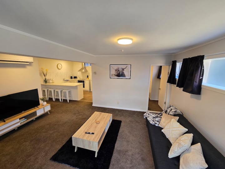 Abode For Two (And A Few Paws!) - Wellington