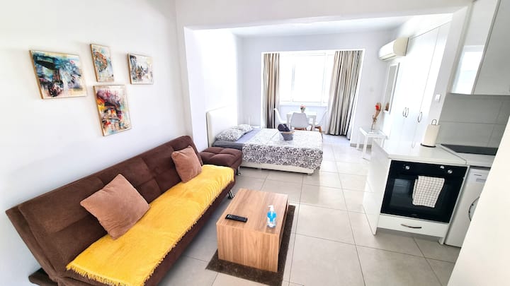 Stylish Studio: 2 Minutes From Kastella Beach - Larnaca