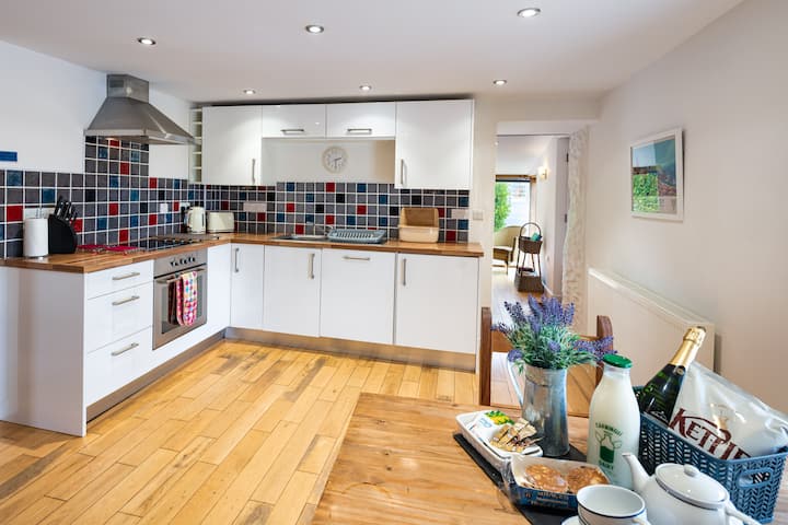 Cosy Cottage With Amazing Views,
Nevern, Newport - Pembrokeshire