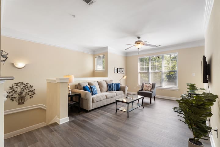 Crossroads Townhome 2br With Garage 2 - Cary, NC