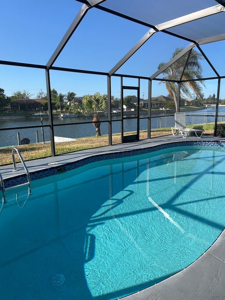 Canal Front , Heated Pool ,Smart Tvs - Cabo Coral