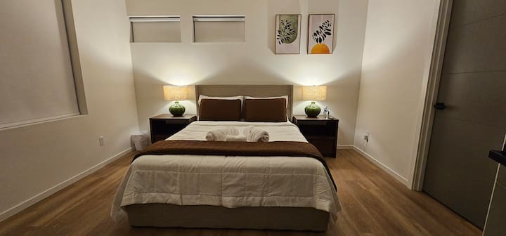 Modern Spacious 1-br Automated Haven: Work-ready - Seattle, WA