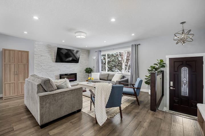 Luxury! King Bed/chef's Kitchen/central Location! - Alberta
