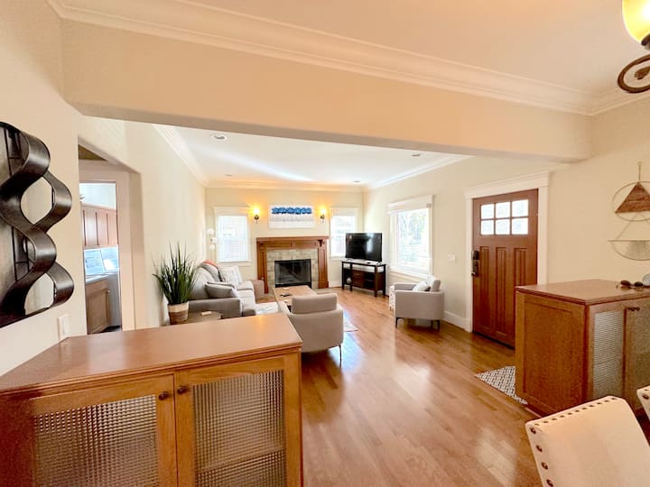 Santa Barbara Bungalow
*4 Blocks From State St* - Santa Barbara, CA