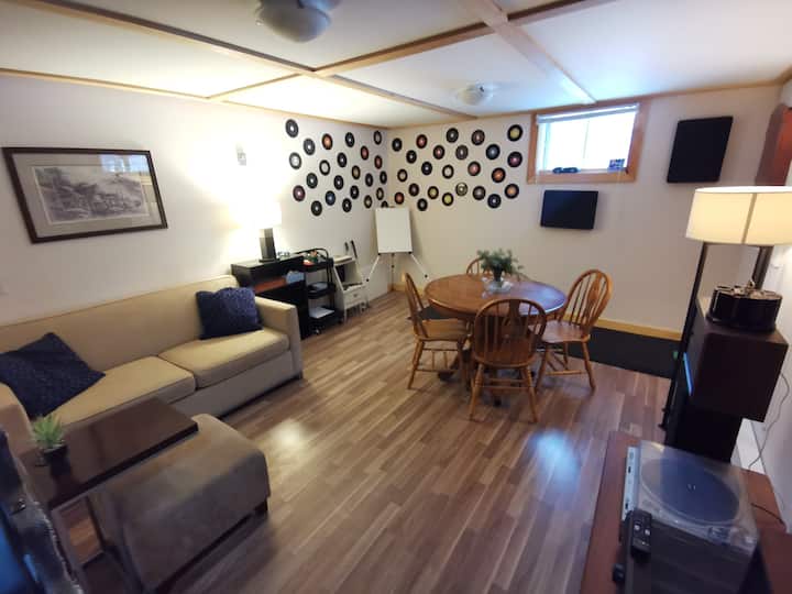 Comfortable, Spacious Getaway - Fredericton