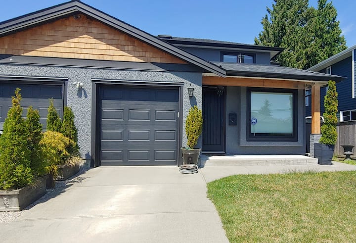 Luxury 4 Bed/2+ Bath Duplex - Burnaby
