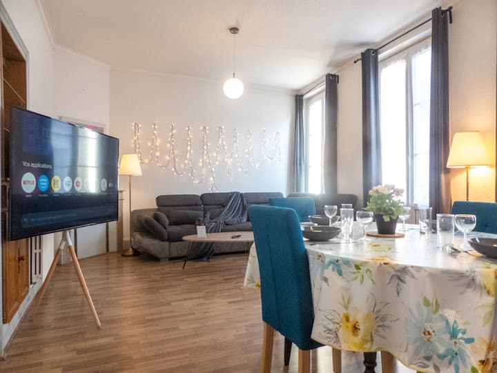 Ciel : Salon Xl Tv65' Netflixprimvide 70m² 1ch - Ibis Budget Verdun