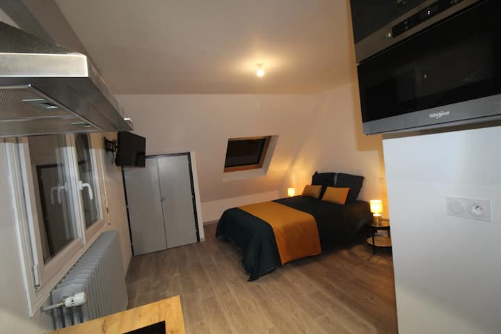 Studio Est , Cuisine, Salle D'eau Wc, Privé - Loudéac