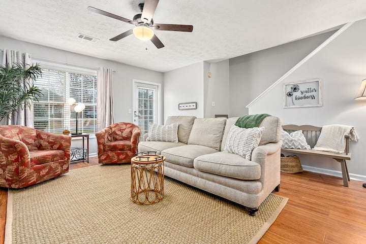 Clean,  Equipped 2br/2.5bath, Fantastic Location. - Auburn, AL