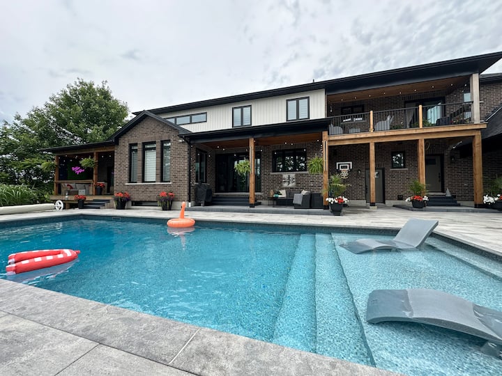 Modern Luxury Retreat~pool-gym & Designer Finishes - Bowmanville