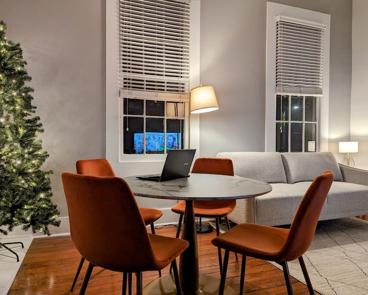 Upstairs Apt Is Walking Distance To Dauphin St. - 모빌