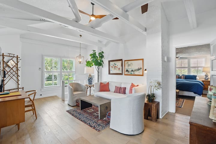 Upstairs - 2 Blocks From Everything - Naples, FL