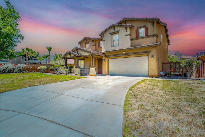 4br Home W/ Backyard & Free Parking-castle Circle - Lancaster, CA