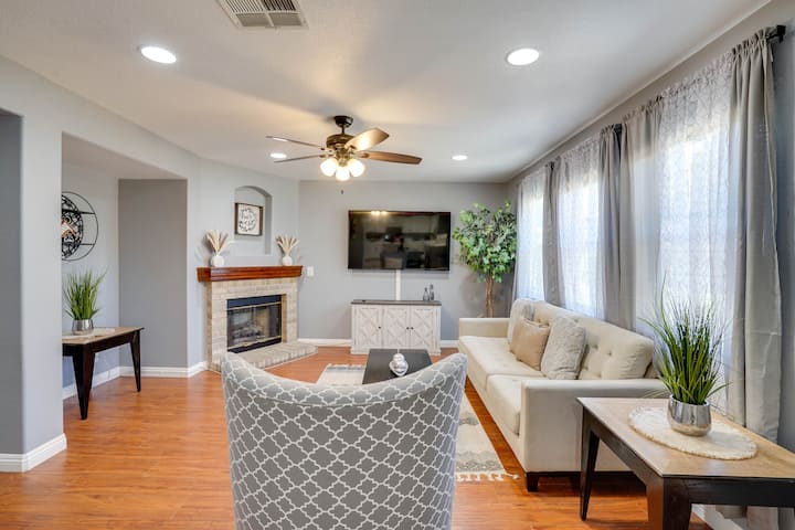 Spacious 4br Retreat Near Northrop W/large Yard - Lancaster, CA