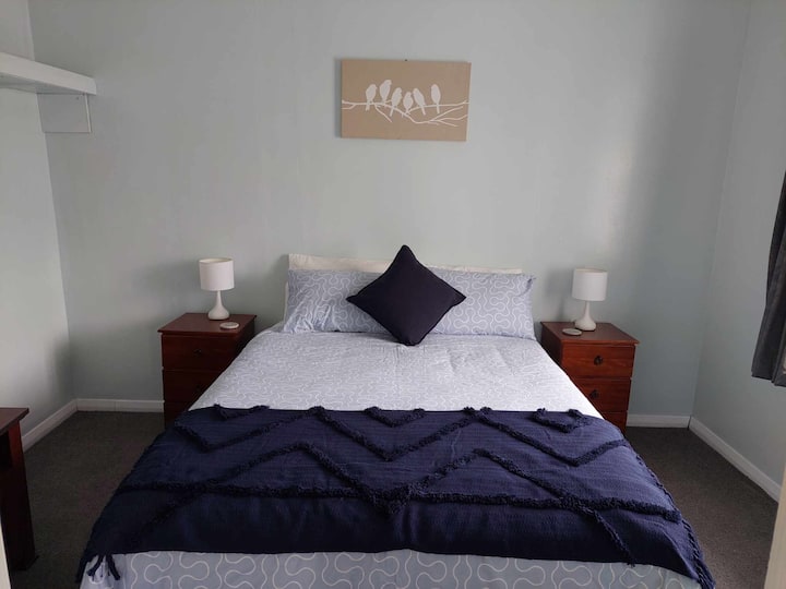Little Blue Cottage - Dannevirke