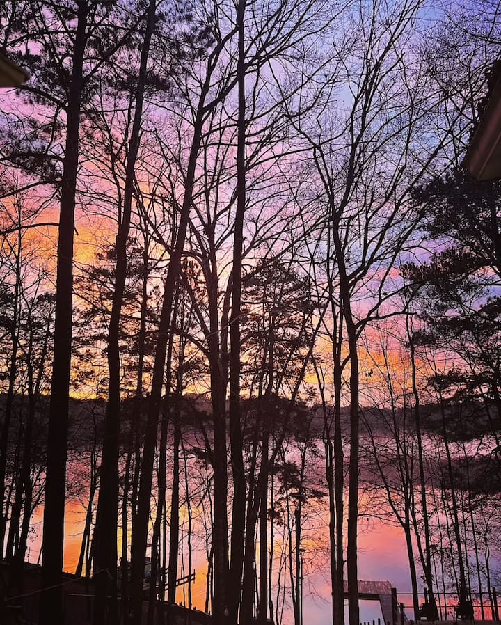 Sunset Escape-sleeps 6, Kayaks & Paddleboat! - Eatonton, GA