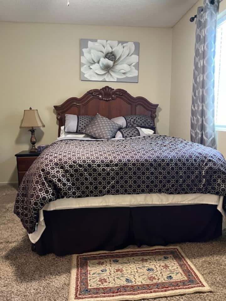 Mountain View Villa - Cozy Room & Private Bathroom - Yuma, AZ