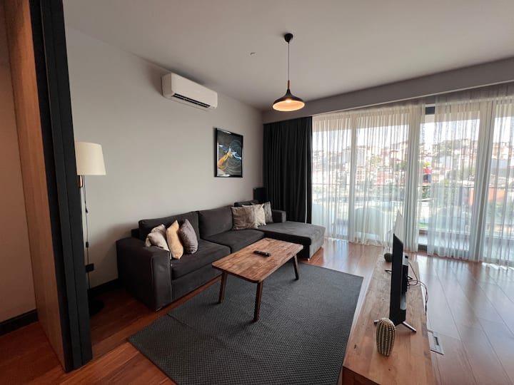 Stylish 1 Br In Beyoğlu; Pool, Spa, Gym, Garage - Estambul