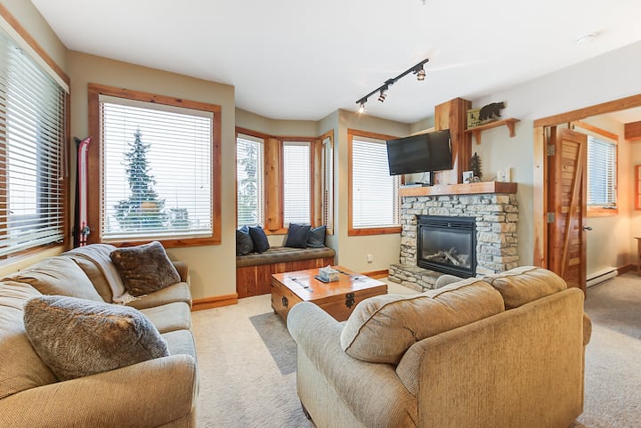 Hot Tub & Ski/in Out At Grizzly Ridge - Big White Ski Resort, BC