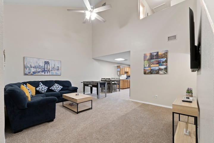 Fun, Spacious, 3 Bedroom, 2 Bath Townhome! - Harlingen, TX