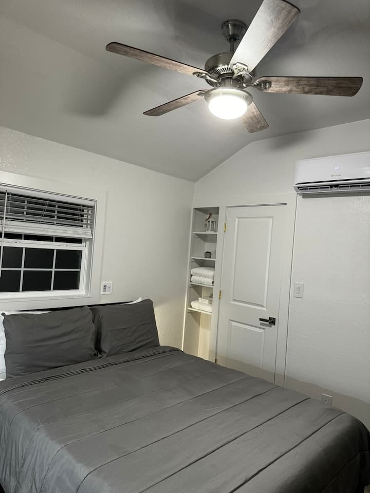D - Studio, Bath & Kitchen, 55 In Smat Tv - Lochwood - Dallas