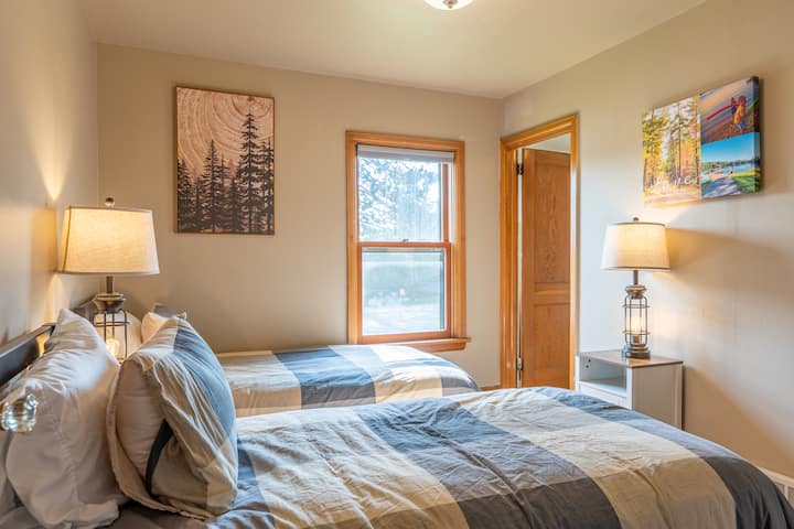 Cozy Corner | 2 Bedroom East End Home - Ely, MN