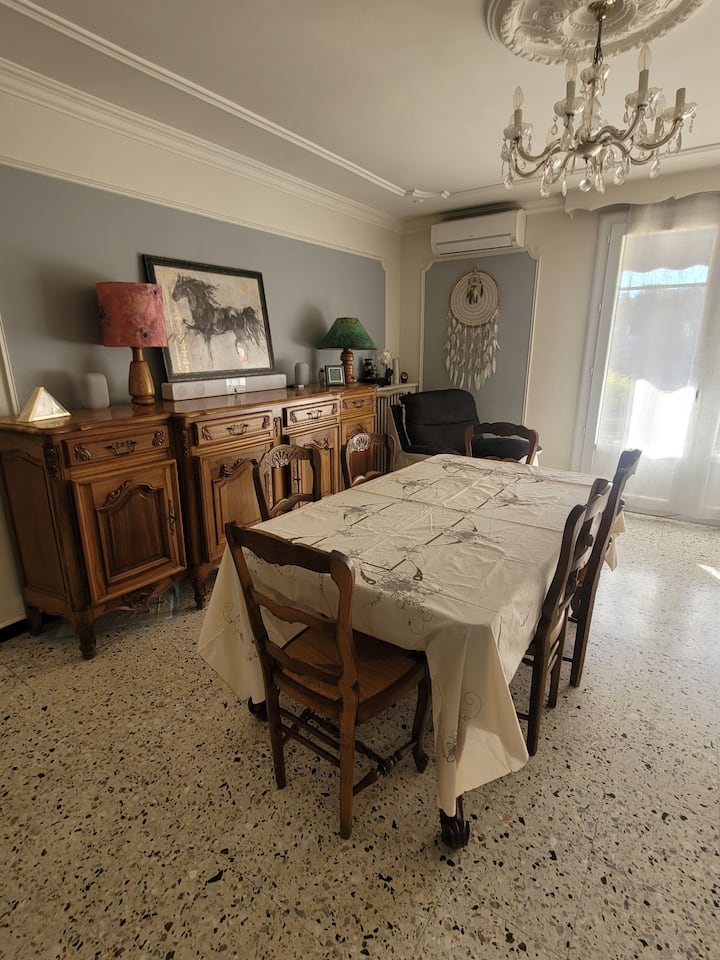 Chambre Dans
Appartement Avec Ascenseur. - Alès