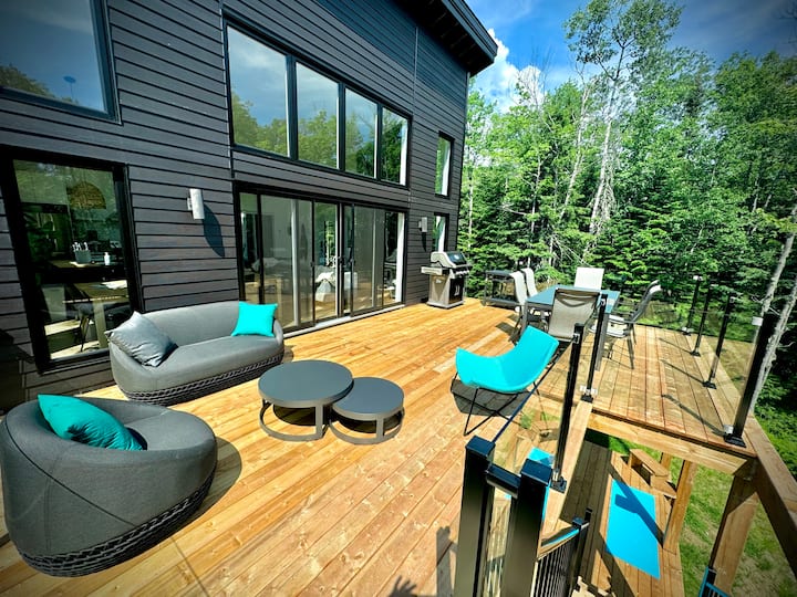 Chalet Avec Super Terrasse 2 éTages Près Du Massif - Charlevoix