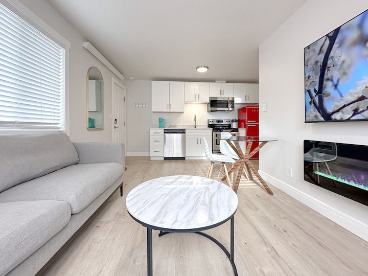 Elegant Drive-up King Suite - Spokane Valley, WA