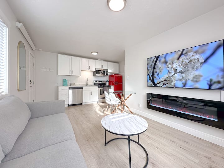 Elegant Drive-up King Suite - Spokane Valley, WA